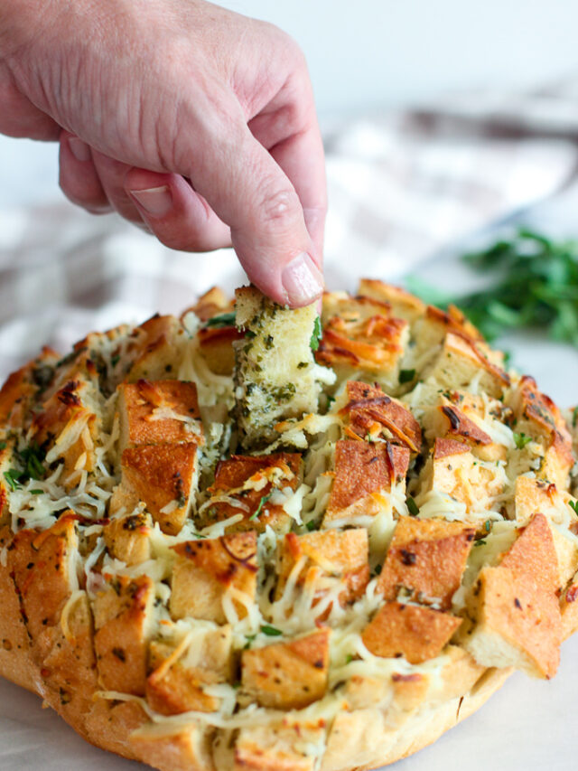 Cheesy Bloomin’ Crusty Italian Bread – Pull Apart Goodness Story - Lisa ...