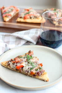 Philly Cheesesteak Flatbread Recipe - Lisa's Dinnertime Dish